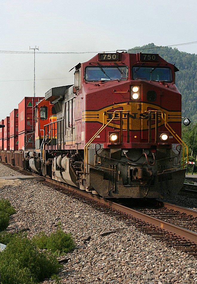 BNSF 750